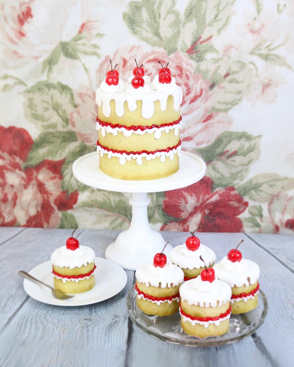 Cake that looks like a cake! – Tuck Box Cakes